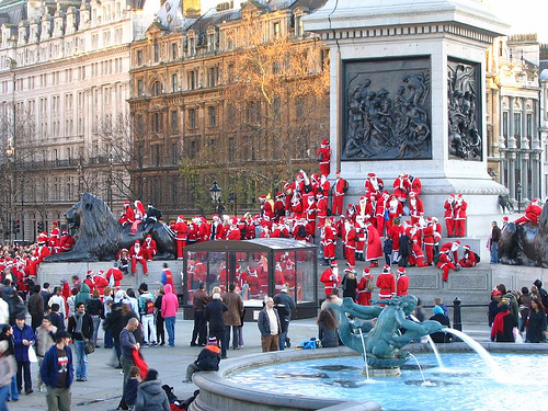 Santas, Thousands of Them! | Londonist