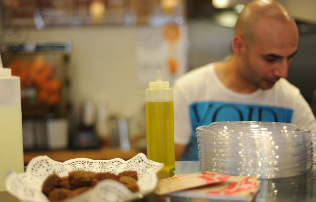 Pilpel Falafel and Houmous Bar Brushfield Street in Spitalfields ...
