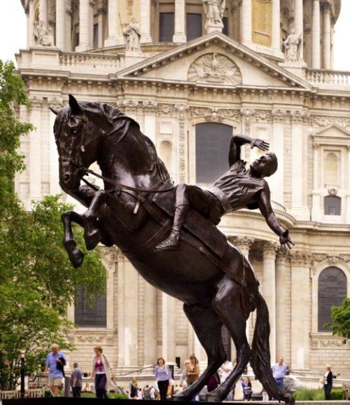 New Statue Celebrates 300 Years Of St Paul's | Londonist