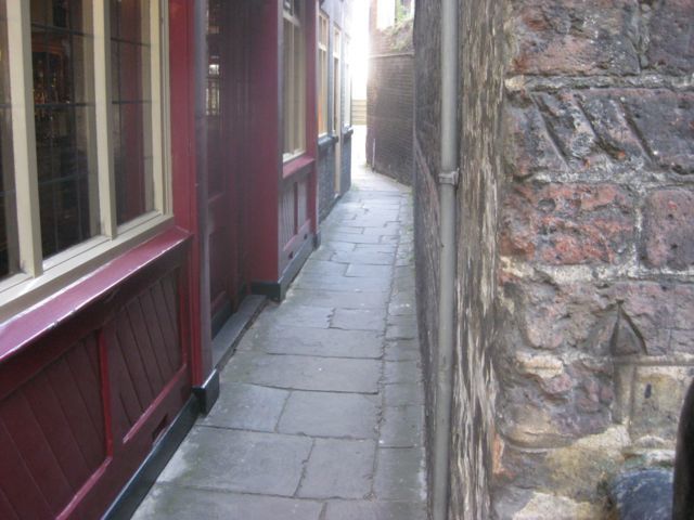 Londonist's Back Passage: #54 Wapping Old Stairs | Londonist