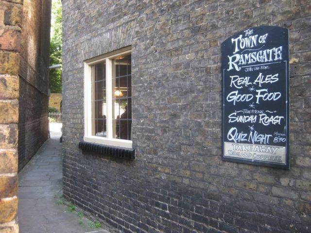 Londonist's Back Passage: #54 Wapping Old Stairs | Londonist