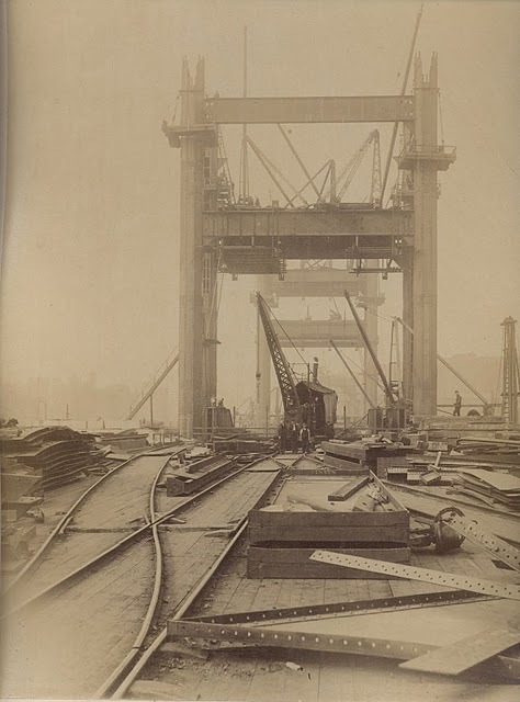 New Pictures Emerge Of Tower Bridge Under Construction | Londonist