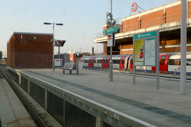 In Pictures: The New Docklands Light Railway Extension | Londonist