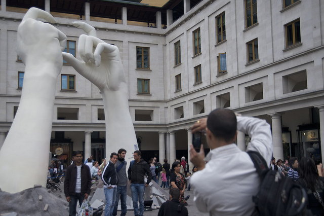 Have You Seen The Big White Hands In Covent Garden? | Londonist