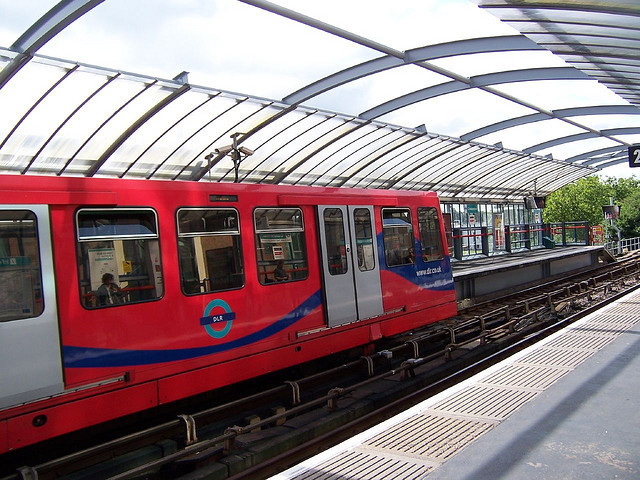 DLR Staff Get Olympic Bonus | Londonist