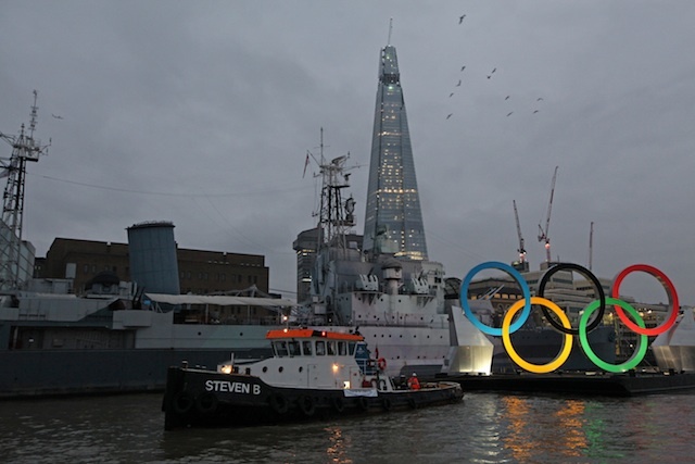 Giant Olympic Rings Float Down Thames | Londonist