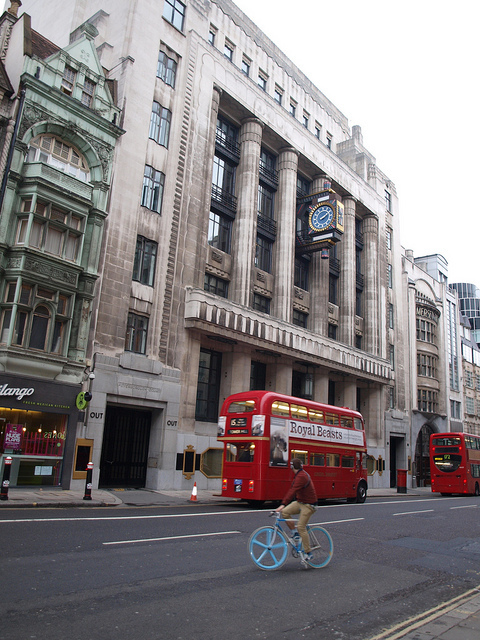 The Friday Photos: Clocking On, Clocking Off | Londonist