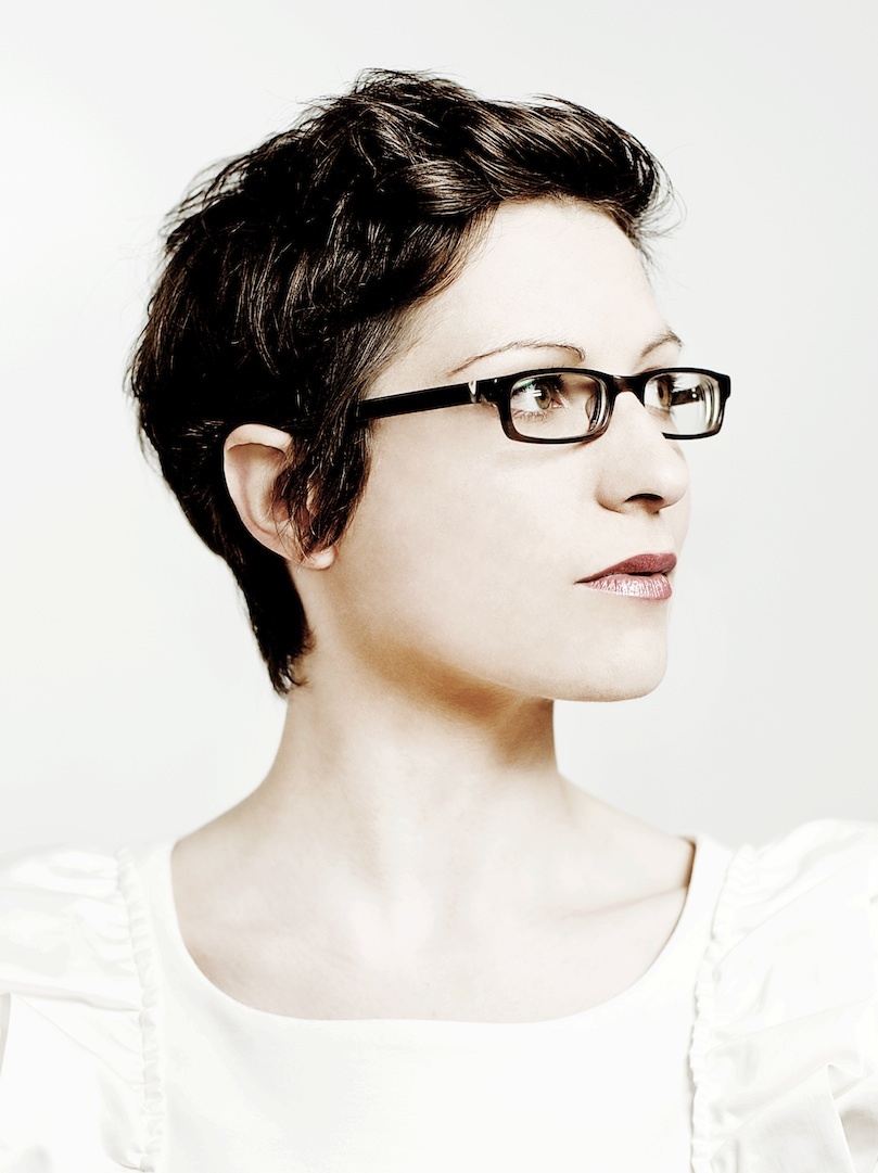 Comedy Review: Helen Arney — Voice Of An Angle @ Soho Theatre | Londonist