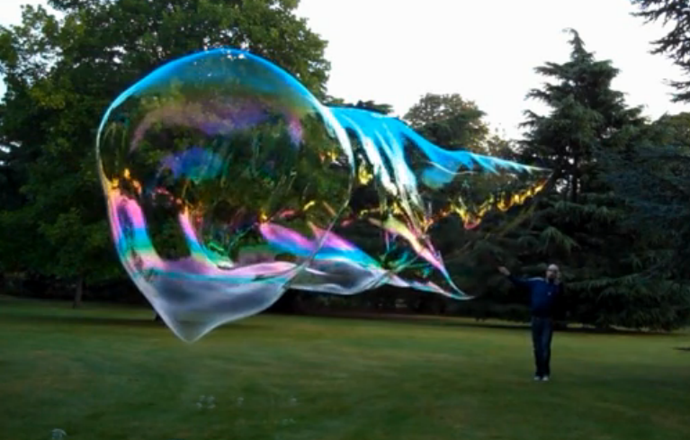 Video: The Brockley Bubbleman Bubbling | Londonist