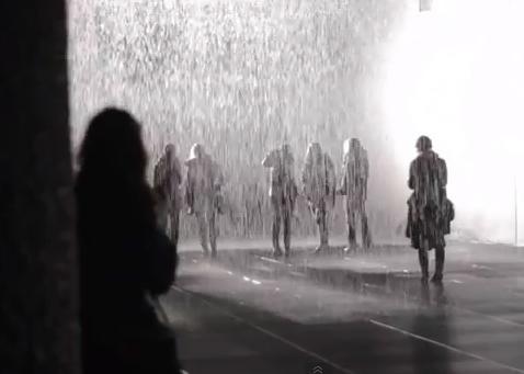 Walking Through The Rain Room @ Barbican Centre | Londonist