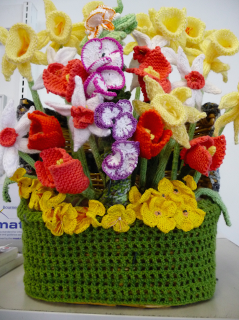 Life-Sized Knitted Garden Comes To North Finchley | Londonist