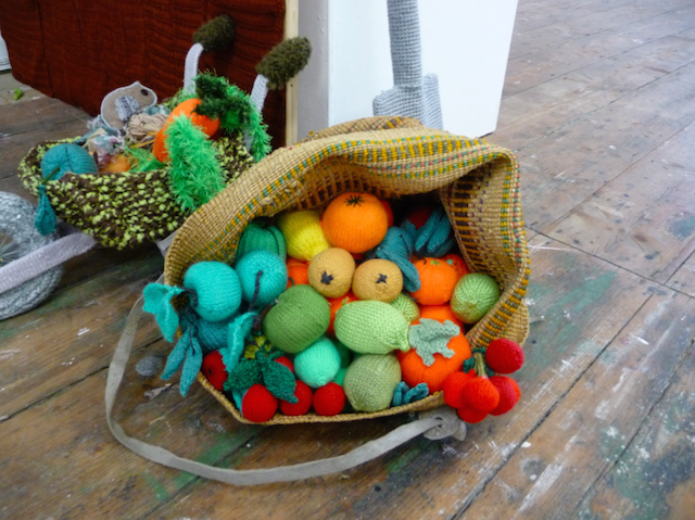 Life-Sized Knitted Garden Comes To North Finchley | Londonist