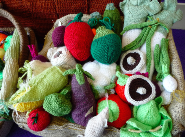 Life-Sized Knitted Garden Comes To North Finchley | Londonist