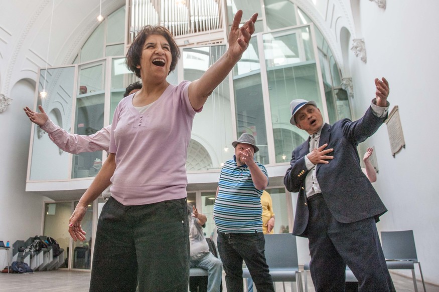 Opera Examines Our Obsession With Telly | Londonist