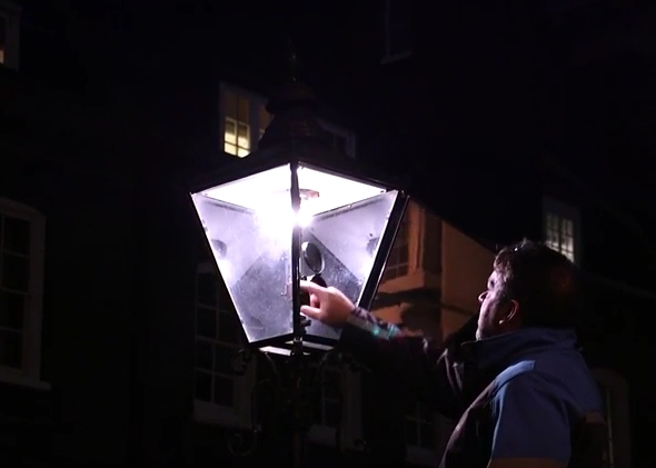 Video: Meet London's Last Gas Lamp Lighters | Londonist