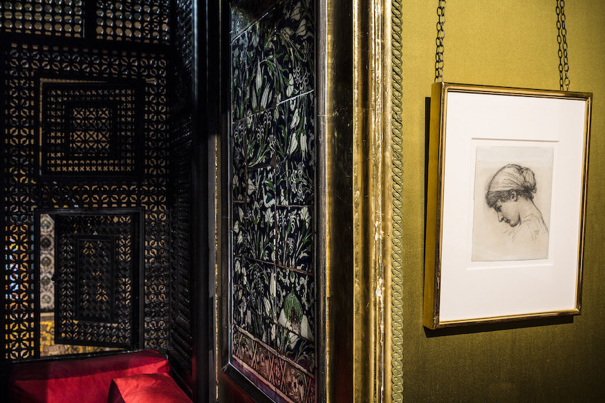 Review: Can The Colourful Pre-Raphaelites Work In Black And White ...