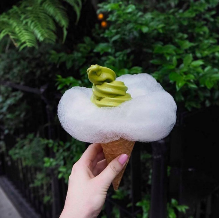 This London Café Is Serving Ice Cream On Candy Floss Clouds | Londonist