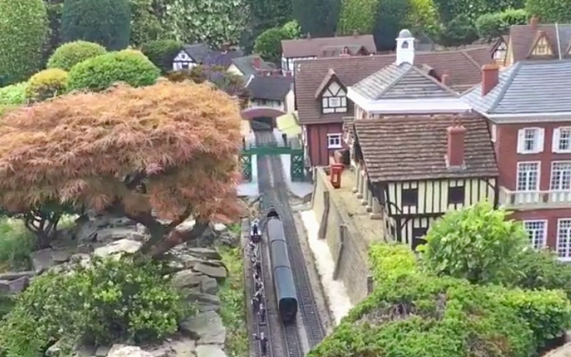 Video: There's A Miniature Version Of England Just Outside London ...