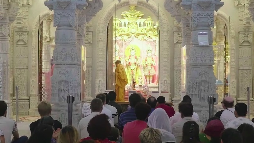 A Look Inside The Stunning Neasden Temple At The 'Aarti' Hindu Ceremony ...