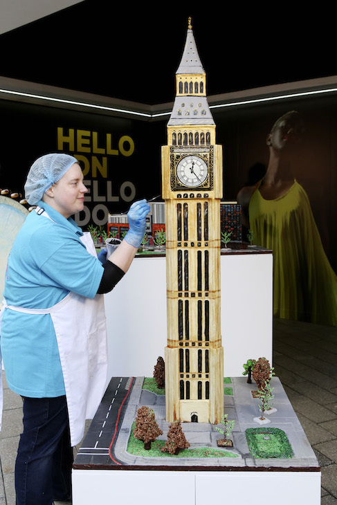 Crumbs! London Landmarks Recreated In Cake | Londonist
