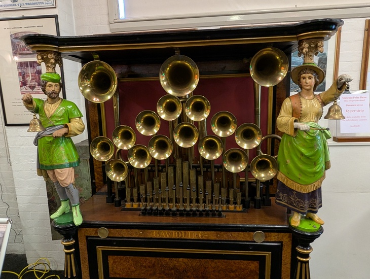 Inside The Amersham Fair Organ Museum | Londonist